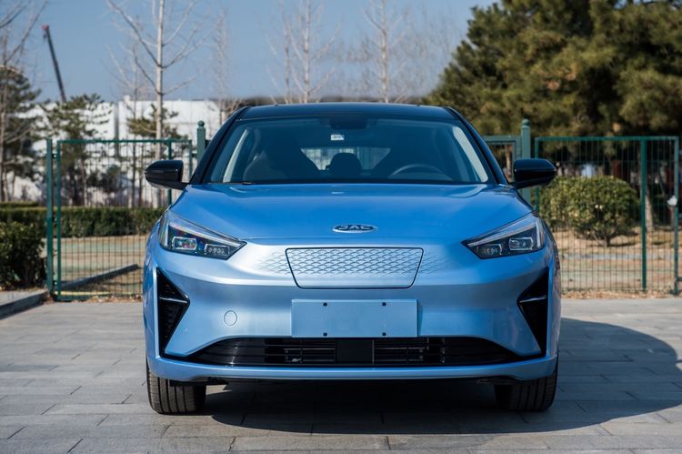 江淮iC5首次真车亮相！21700电池/530km续航｜皆电