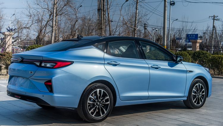 江淮iC5首次真车亮相！21700电池/530km续航｜皆电