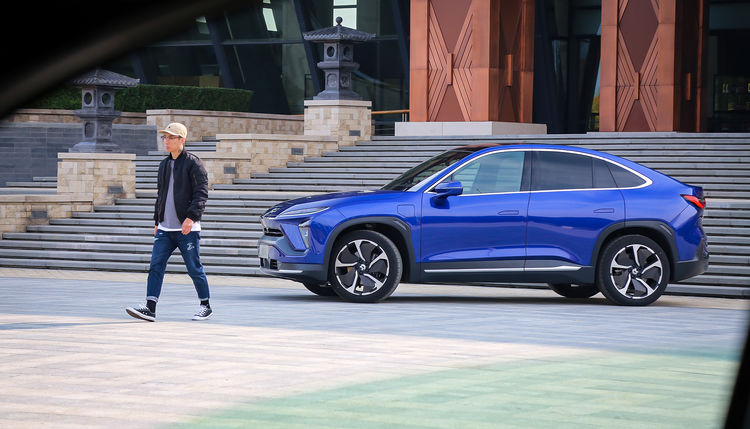 试驾蔚来EC6 | 虽然4.5s破百+615km续航，但想买的先等等！｜皆电