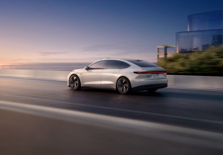 蔚来ET7发布！激光雷达自动驾驶+1000km续航｜皆电